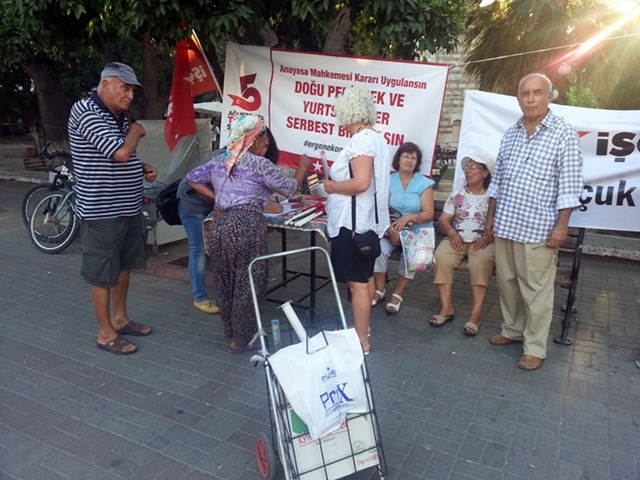 İşçi Partisi 5 Ağustos İçin İmza Masası Kurdu - Selçuk Haber
